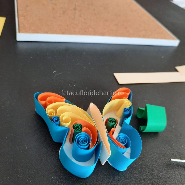 Tutorial Quilling: Fluture din hartie - Fata cu Flori de Hârtie